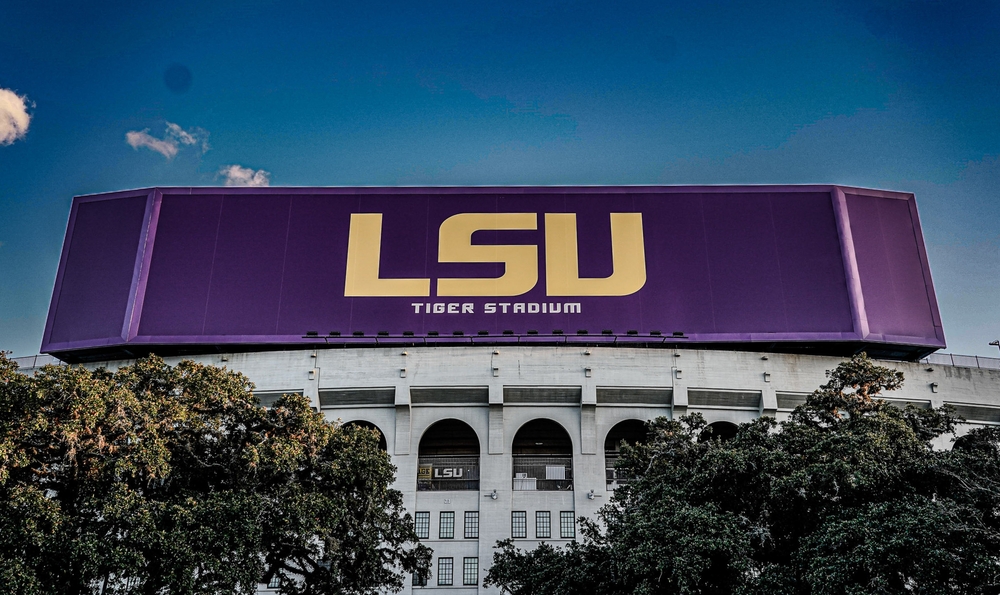 LSU Sends Private Jet to Lane Kiffin’s Family for Baton Rouge Tour